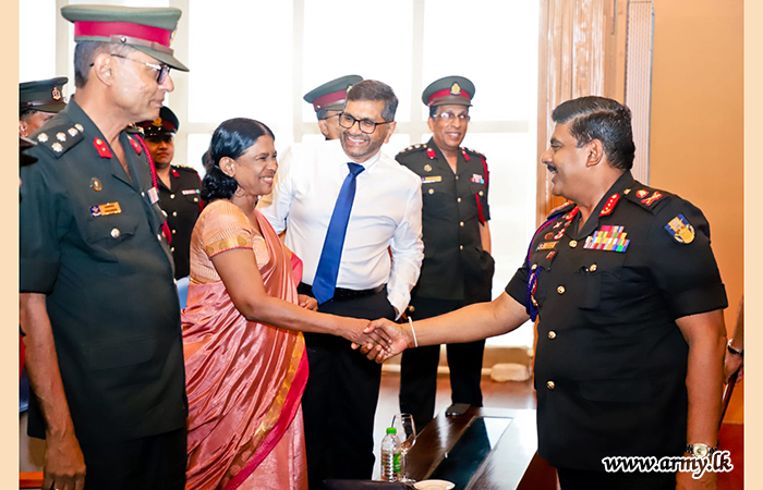 Army Chief Addresses Staff of Army Hospital, Colombo | Sri Lanka Army