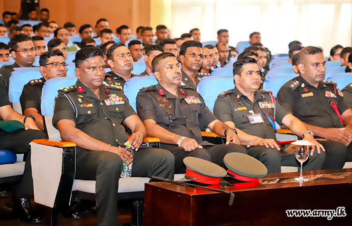 Army Chief Addresses Staff of Army Hospital, Colombo | Sri Lanka Army