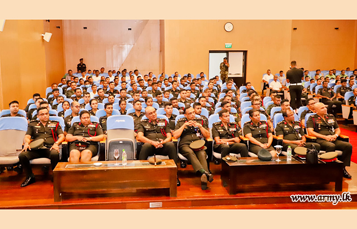 Army Chief Addresses Staff of Army Hospital, Colombo | Sri Lanka Army
