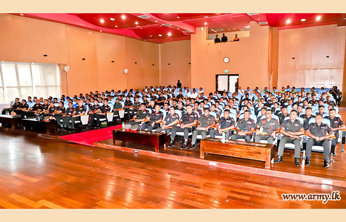 Army Chief Addresses Staff of Army Hospital, Colombo | Sri Lanka Army