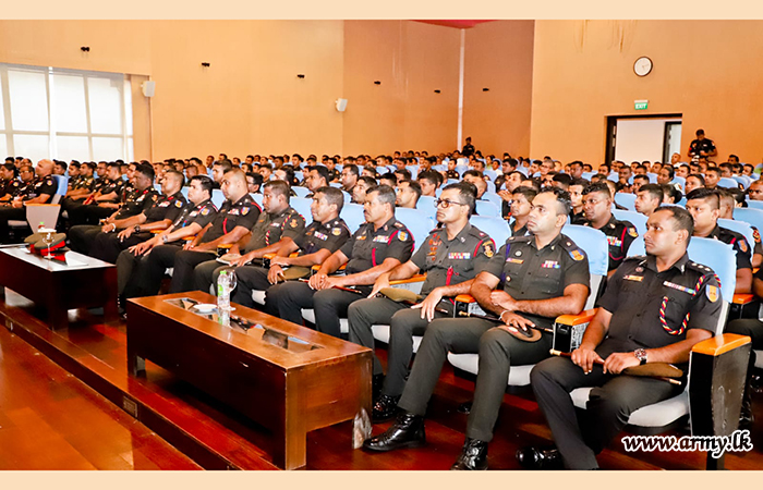 Army Chief Addresses Staff of Army Hospital, Colombo | Sri Lanka Army