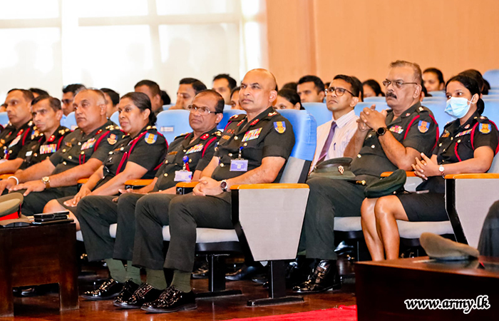 Army Chief Addresses Staff of Army Hospital, Colombo | Sri Lanka Army