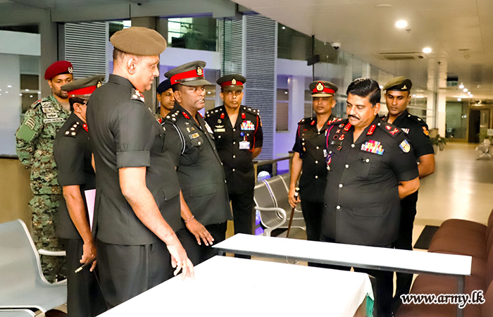 Army Chief Addresses Staff of Army Hospital, Colombo | Sri Lanka Army