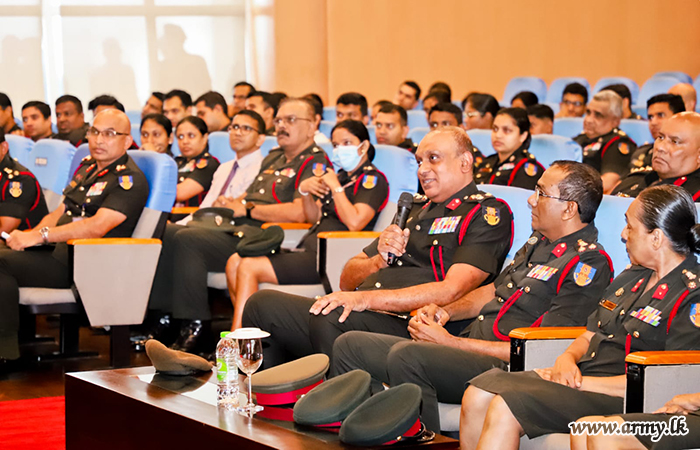 Army Chief Addresses Staff of Army Hospital, Colombo | Sri Lanka Army