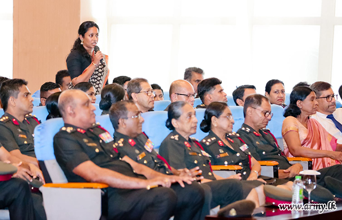 Army Chief Addresses Staff of Army Hospital, Colombo | Sri Lanka Army