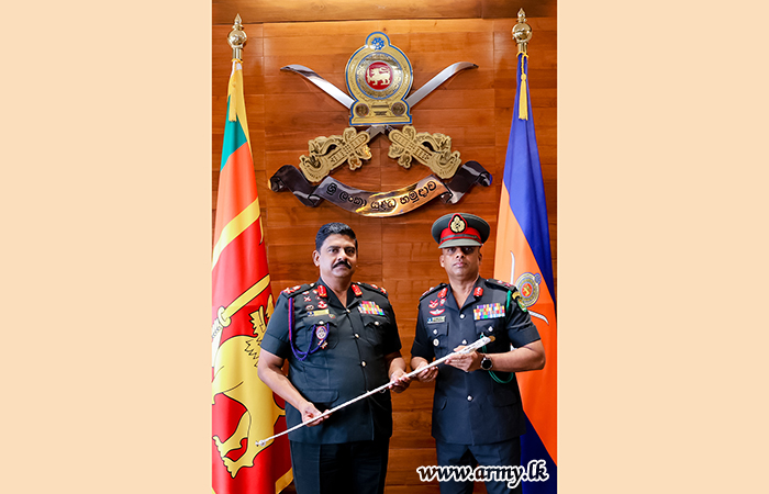 Newly-Promoted Major Generals Receive Symbols of Authority | Sri Lanka Army